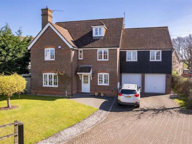 6 Bedroom Detached House