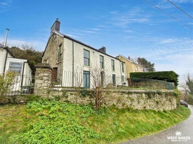 6 Bedroom Detached House