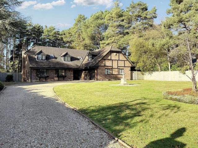 6 Bedroom Detached House