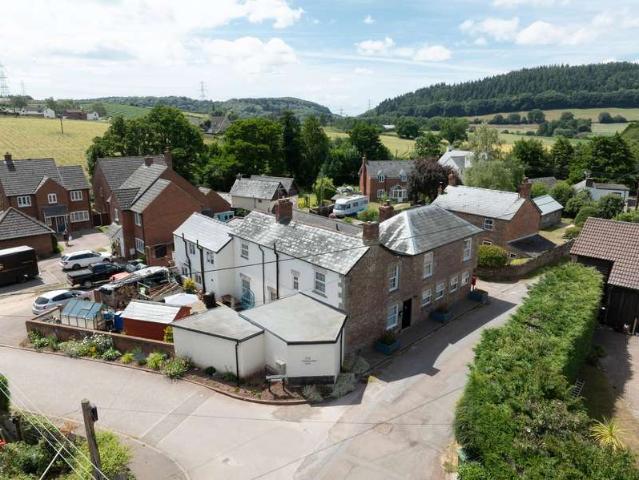 6 Bedroom Detached House