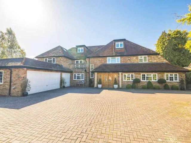 6 Bedroom Detached House