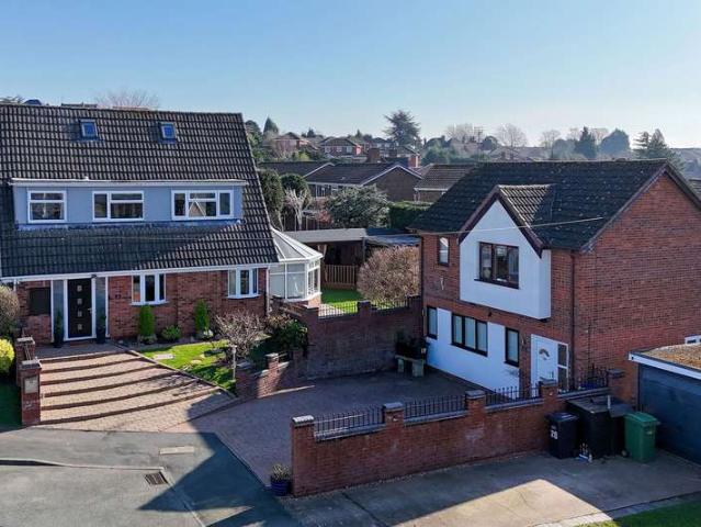 6 Bedroom Detached House