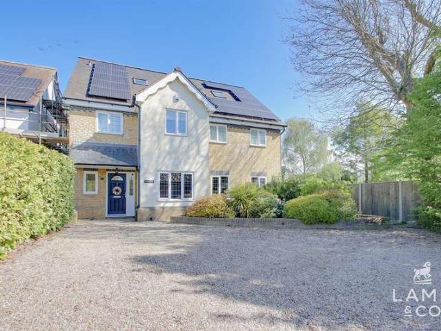 6 Bedroom Detached House