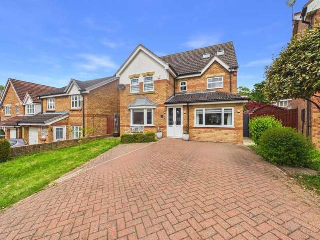 6 Bedroom Detached House