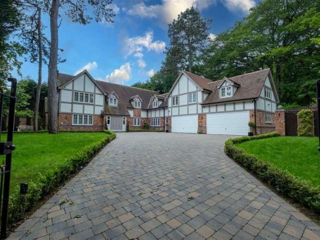 6 Bedroom Detached House