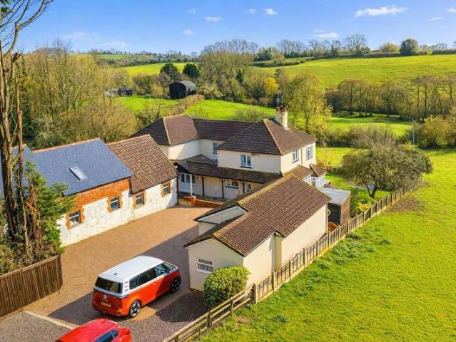 6 Bedroom Detached House