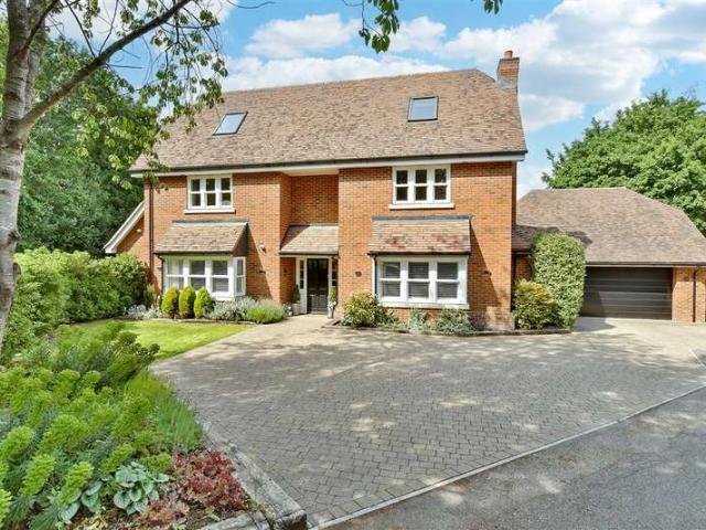 6 Bedroom Detached House