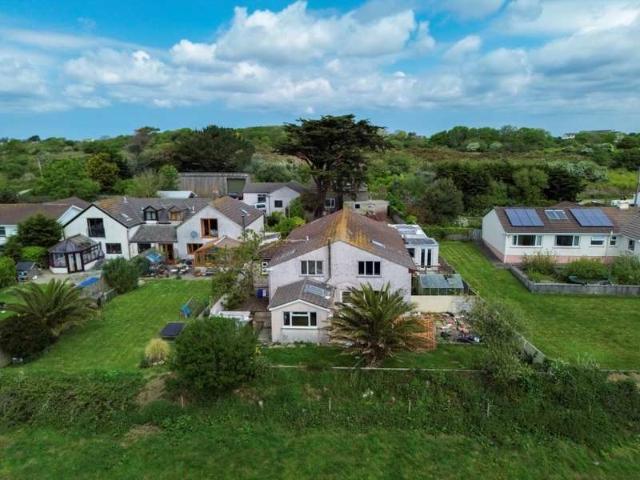 6 Bedroom Detached House