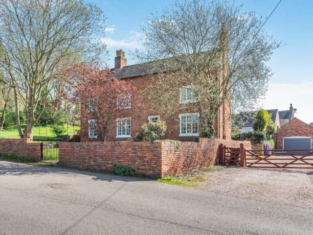 6 Bedroom Detached House