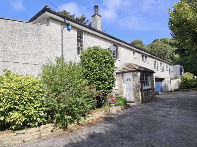 6 Bedroom Detached House