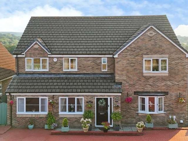 6 Bedroom Detached House
