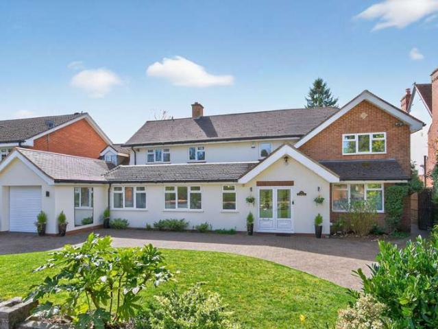 6 Bedroom Detached House