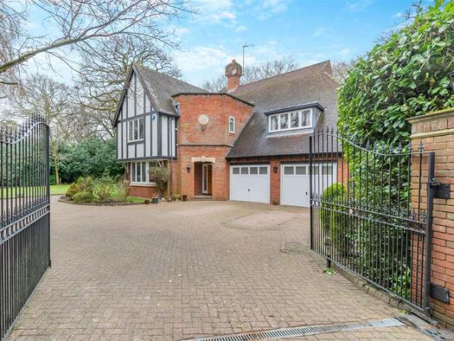 6 Bedroom Detached House