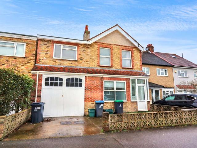 6 Bedroom Detached House