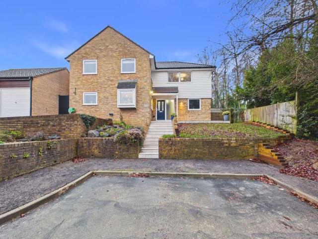 6 Bedroom Detached House