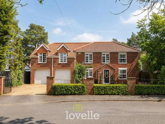 6 Bedroom Detached House