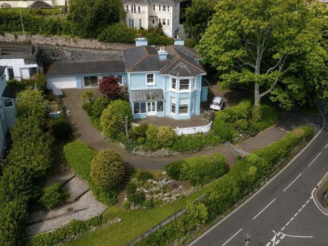 6 Bedroom Detached House