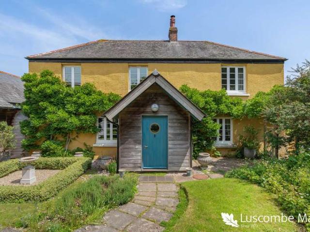 6 Bedroom Detached House