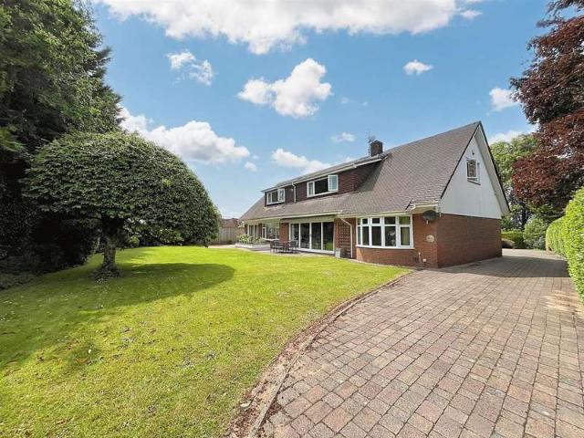 6 Bedroom Detached House