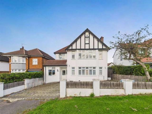 6 Bedroom Detached House