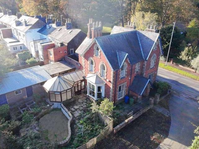 6 Bedroom Detached House