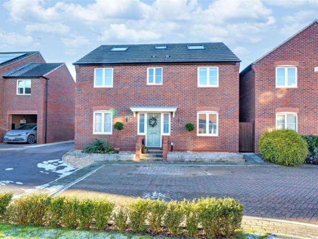 6 Bedroom Detached House
