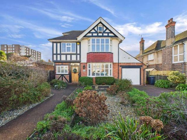 6 Bedroom Detached House
