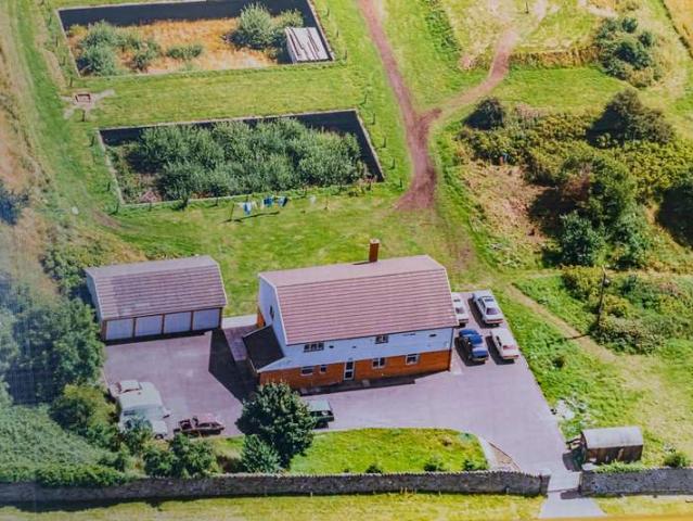 6 Bedroom Detached House
