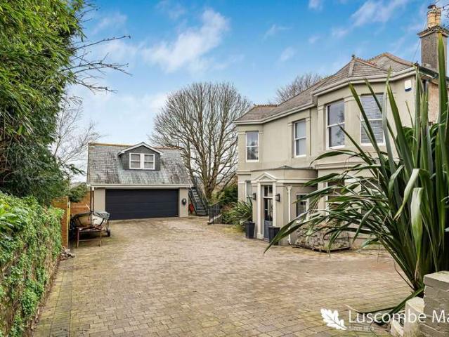 6 Bedroom Detached House