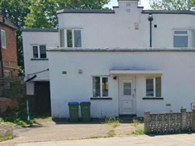 6 Bedroom Detached House