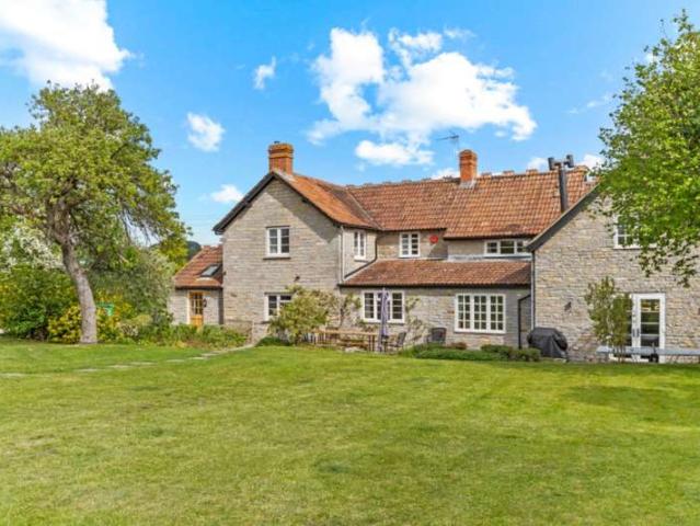 6 Bedroom Detached House