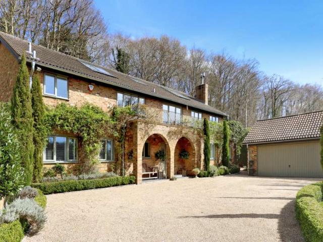 6 Bedroom Detached House