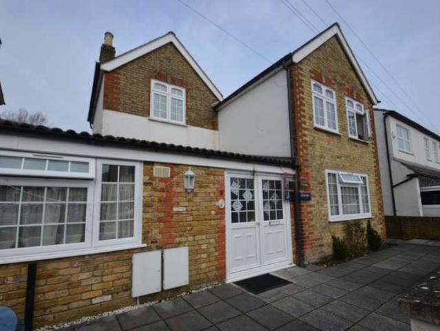 6 Bedroom Detached House