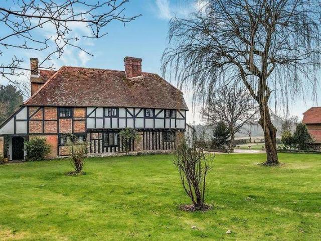 6 Bedroom Detached House