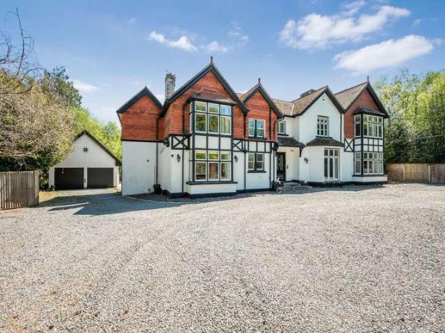 6 Bedroom Detached House