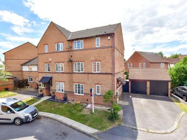 6 Bedroom Semi Detached House
