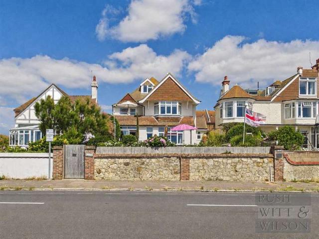 6 Bedroom Detached House