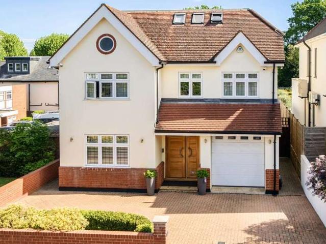 6 Bedroom Detached House