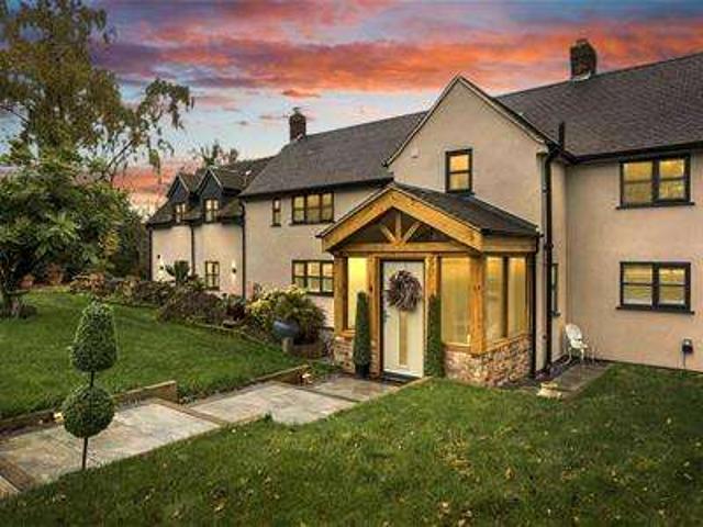 6 Bedroom Detached House