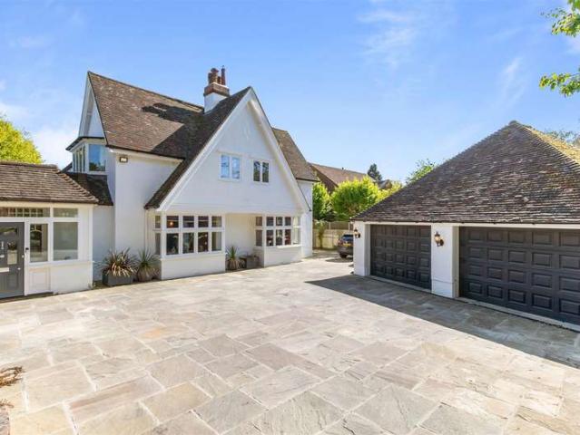 6 Bedroom Detached House