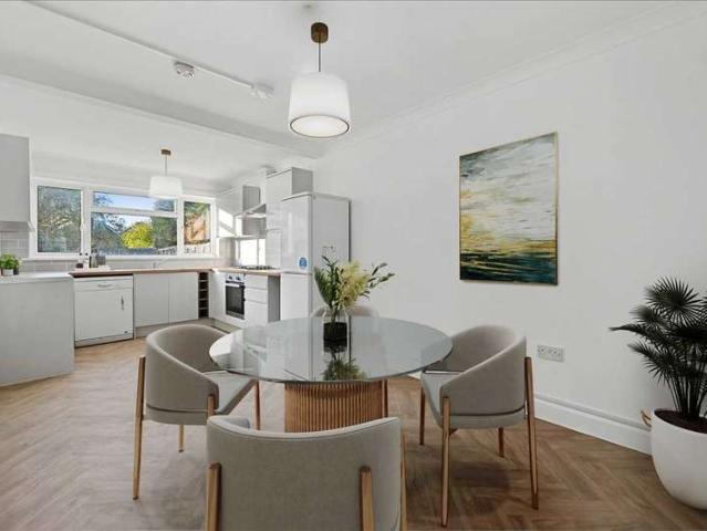 6 Bedroom Detached House