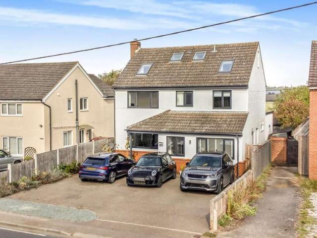 6 Bedroom Detached House