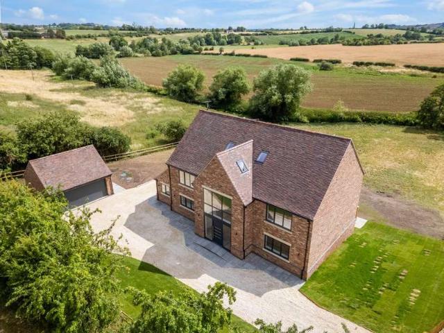 6 Bedroom Detached House