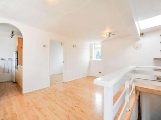 6 Bedroom Detached House