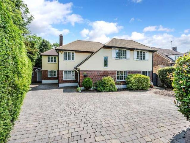 6 Bedroom Detached House