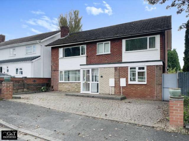 6 Bedroom Detached House