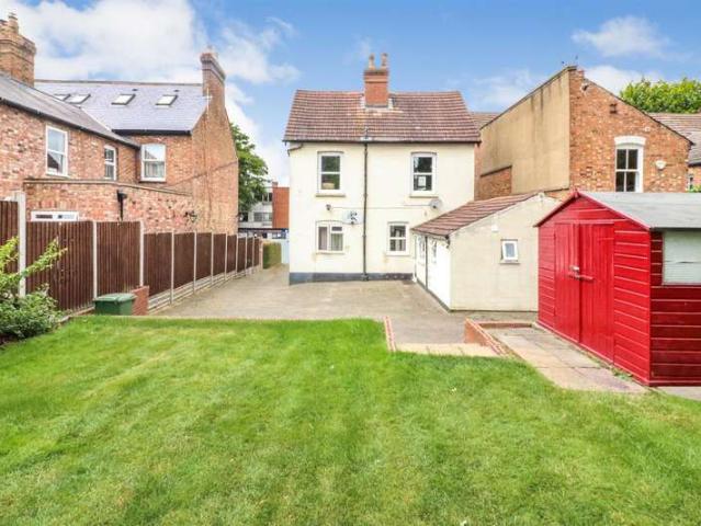 6 Bedroom Detached House