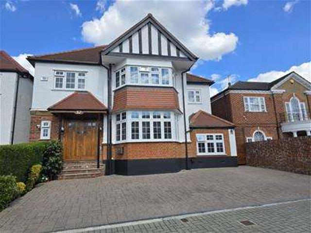 6 Bedroom Detached House