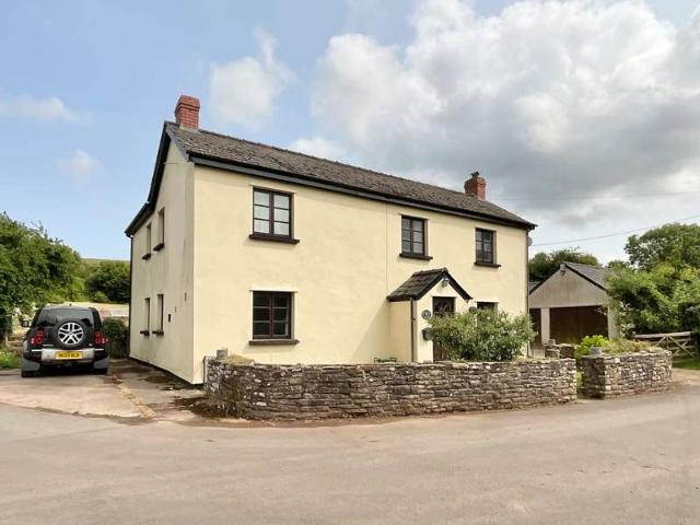 6 Bedroom Detached House