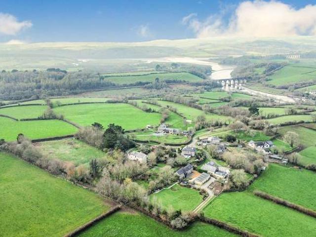 6 Bedroom Detached House